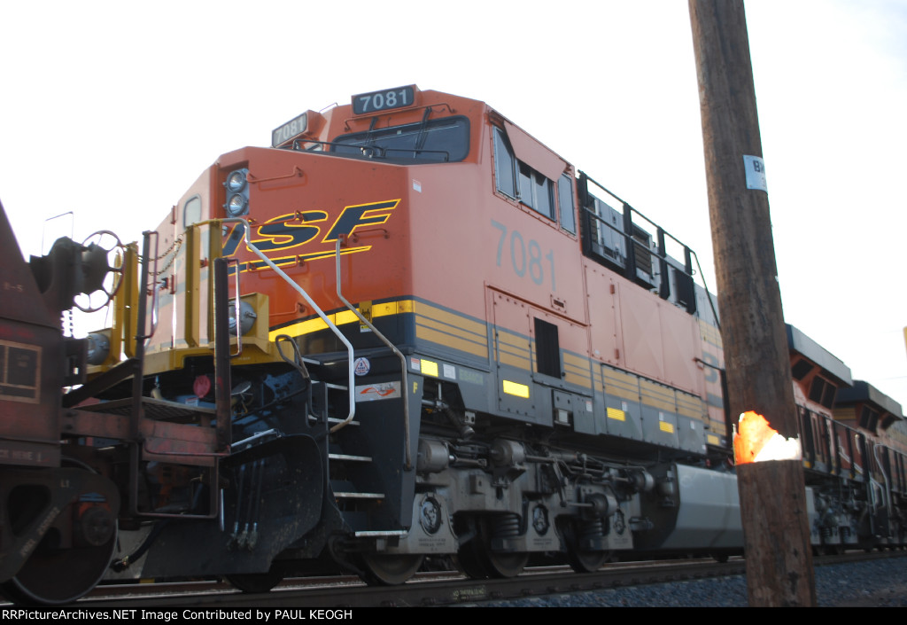 My Flash Lights Up BNSF 7081's BNSF Reflective Swoosh Logo Paint.